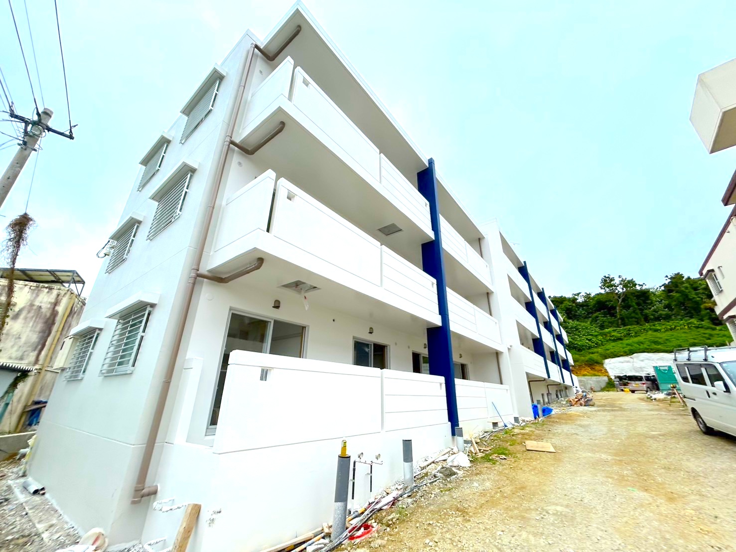 糸満市照屋共同住宅完成間近です！ － 株式会社エルミック｜沖縄那覇南部の｢土地｣｢建物｣｢収益物件｣の買取・仲介